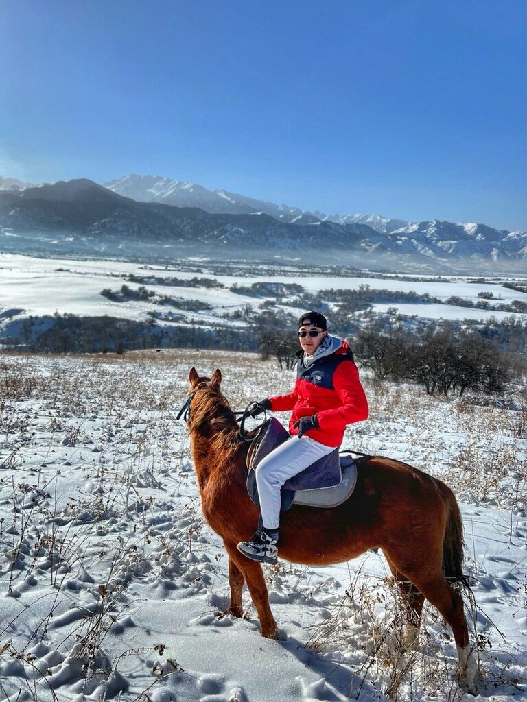At ve binicilik kulüpleri Altyn Taga, Almatı eyaleti, foto