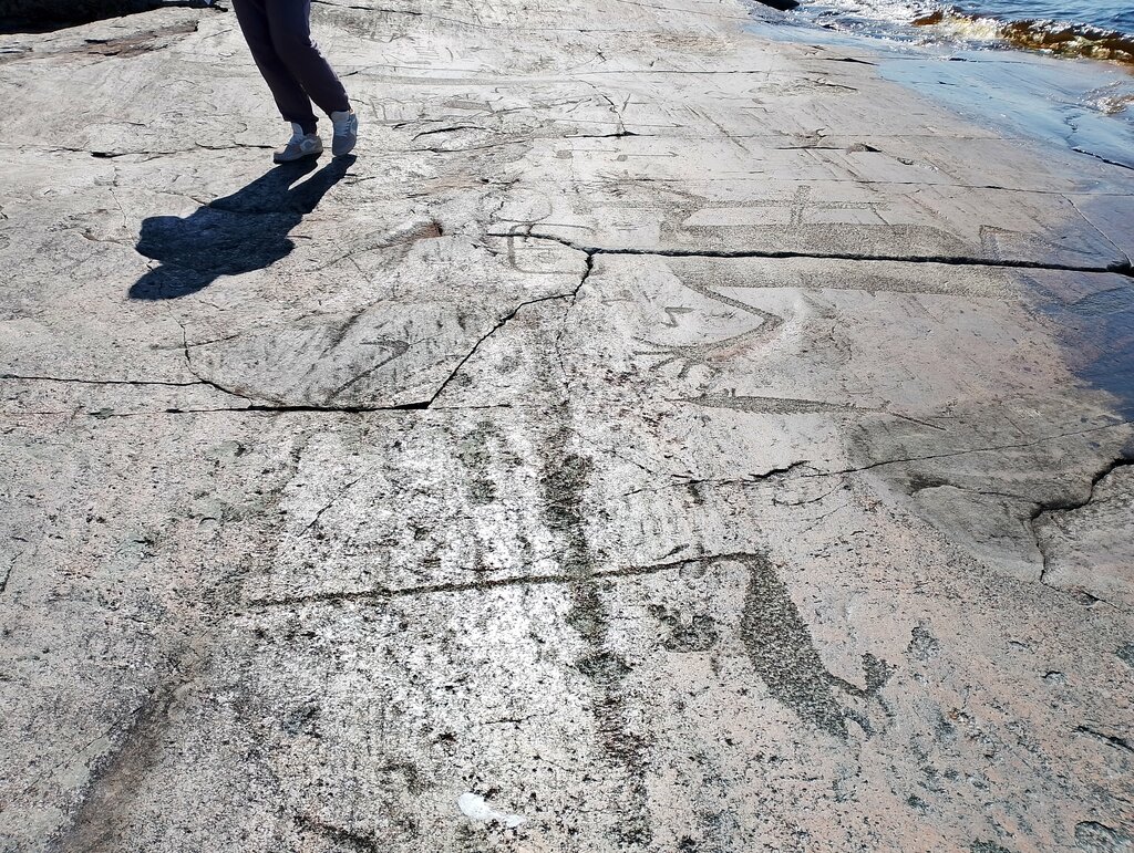 Turistik yerler Petroglyphs, Karelya, foto