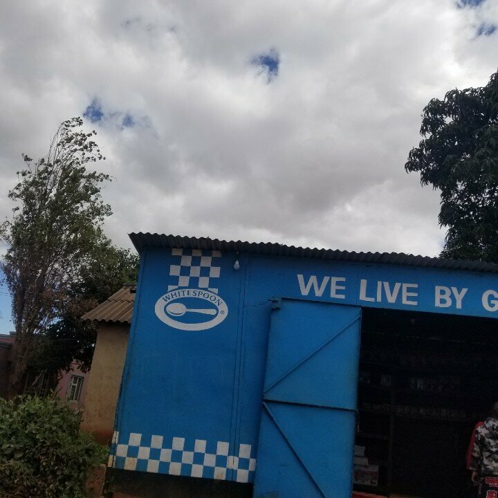 Giysilerin tasarımı ve modellenmesi We live by grace shops, Lusaka, foto