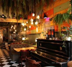 Alice in Wonderland (Kuybysheva Street No:117), kafe  Samara'dan