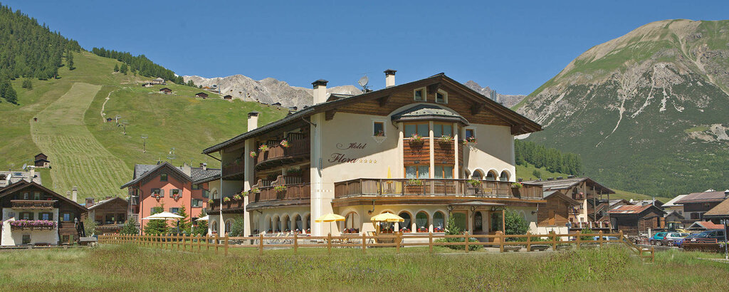 Otel Hotel Flora, Livinio, foto