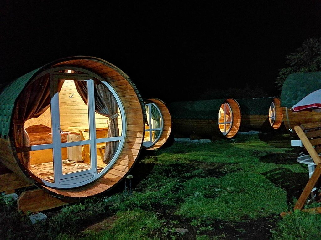 Kamp alanları Кедровый бочонок, Altay Cumhuriyeti, foto