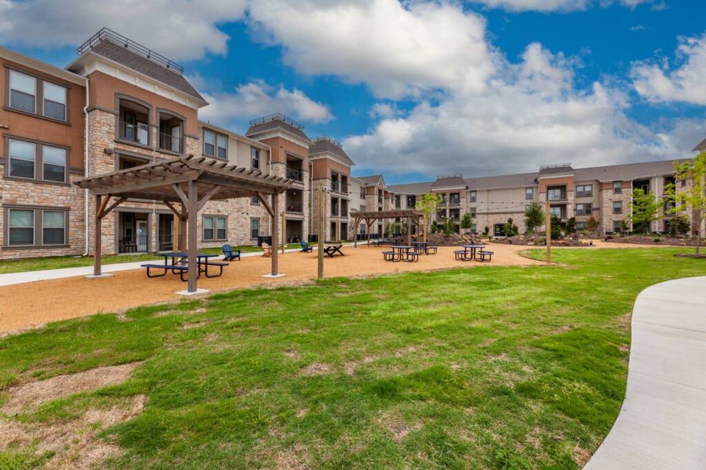 Emlak ofisi Luxia Grand Prairie, Grand Prairie, foto