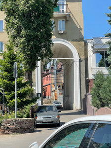 Монастырский портал (naberezhnaya Kosmonavtov No:6), turistik yerler  Saratov'dan