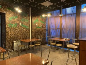 Friends (Sovetskaya ulitsa No:13А, posyolok gorodskogo tipa Oktyabrskoye), kafe  Hantı‑Mansi Özerk Okrugu'ndan
