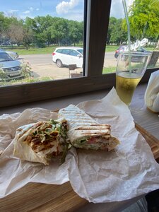 Любимое (улица Дмитрия Ульянова No:90), kafe  Yevpatorya'dan