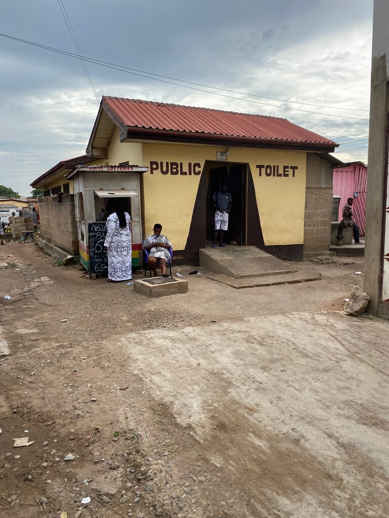 Tuvalet Public Toilet, Akra, foto