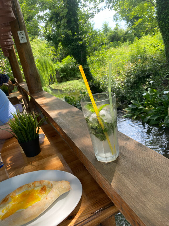 Kafe Кафе Ручеёк, Gagra Bölgesi, foto