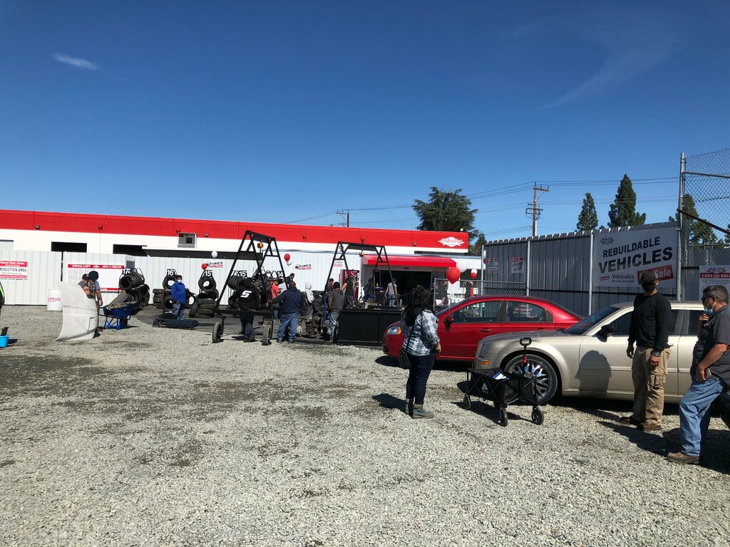 Oto aksesuarları IPull-uPull Auto Parts - Sacramento, Kaliforniya Eyaleti, foto