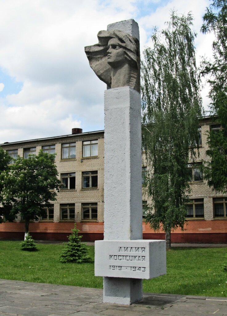 Anıt, heykel Л. Костецкая, Navapolatsk, foto
