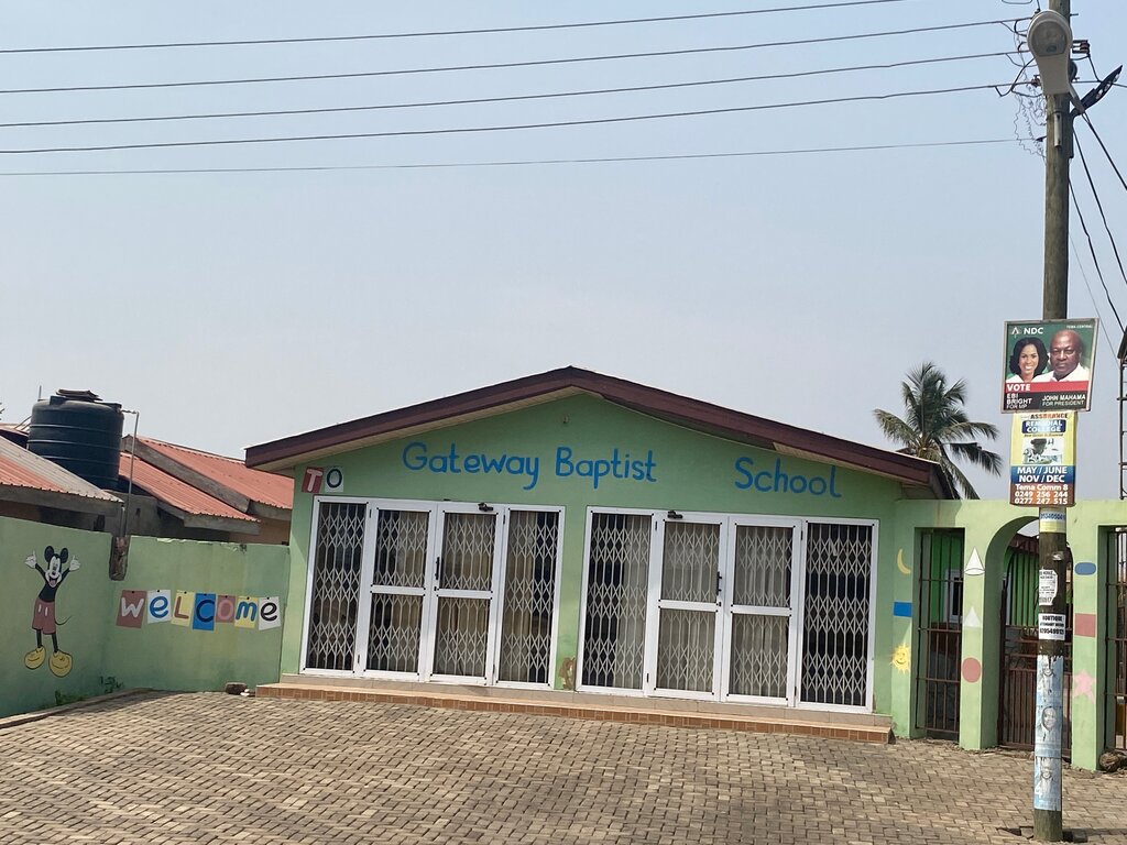 Ortaokul Gateway Baptist School, Dünya, foto