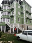 Зелёный Отель (Черкесская улица No:85), otel  Gagra'dan