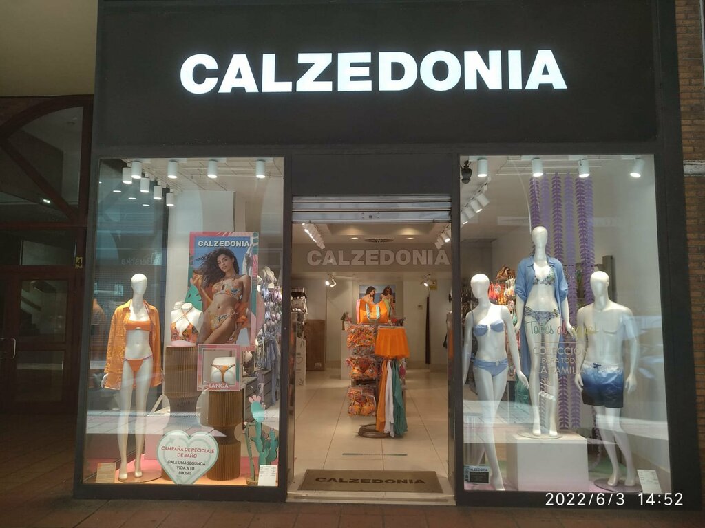 Giyim mağazası Calzedonia, Aviles, foto