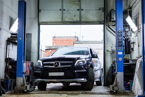 Car Service (Ozyornaya ulitsa No:1В, Beloozyorskiy), otomobil servisi  Belooziorski'den