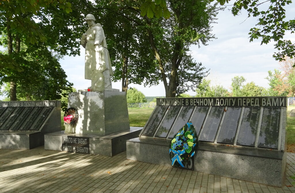 Anıt, heykel Павшим солдатам, Gomelskaya oblastı, foto