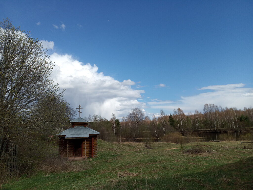Şapel, haç anıtı Часовня Сретения Господня, Tverskaya oblastı, foto