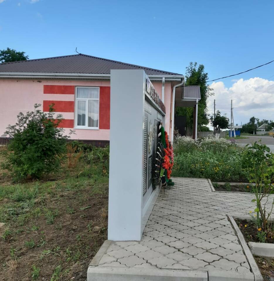 Anıt, heykel Памятная стела советским воинам, Belgorodskaya oblastı, foto