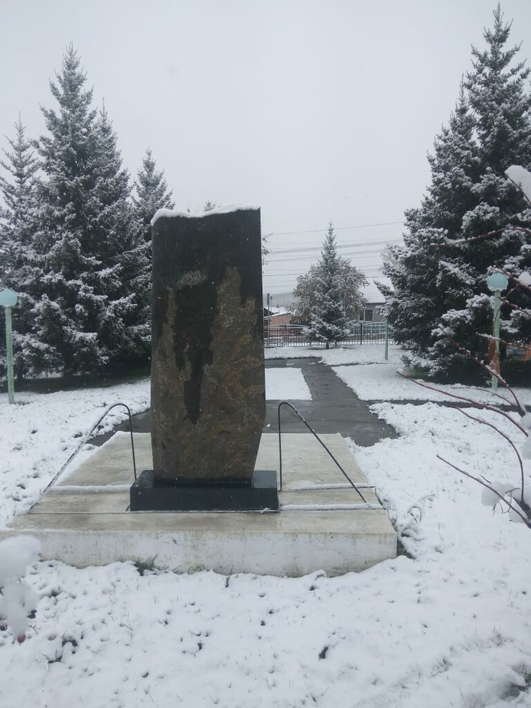 Anıt, heykel Павшим героям, Krasnoyarski krayı, foto