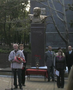 Тарас Григорьевич Шевченко (Kramatorsk, skver imeni Tarasa Shevchenka), anıt, heykel  Kramatorsk'tan