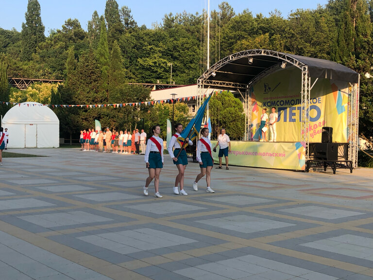 Konser salonları Летняя эстрада детского лагеря Комсомольский, Krasnodarski krayı, foto
