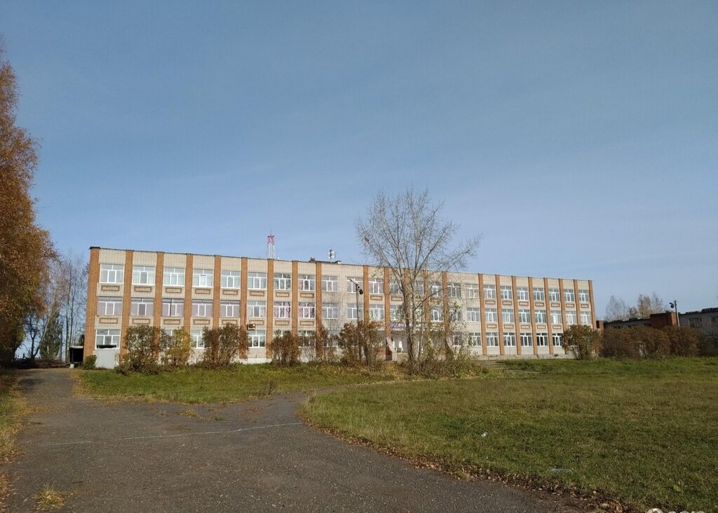Ortaokul Stryapuninskaya Srednyaya Obshcheobrazovatelnaya shkola, s. Stryapunyata, Permski krayı, foto