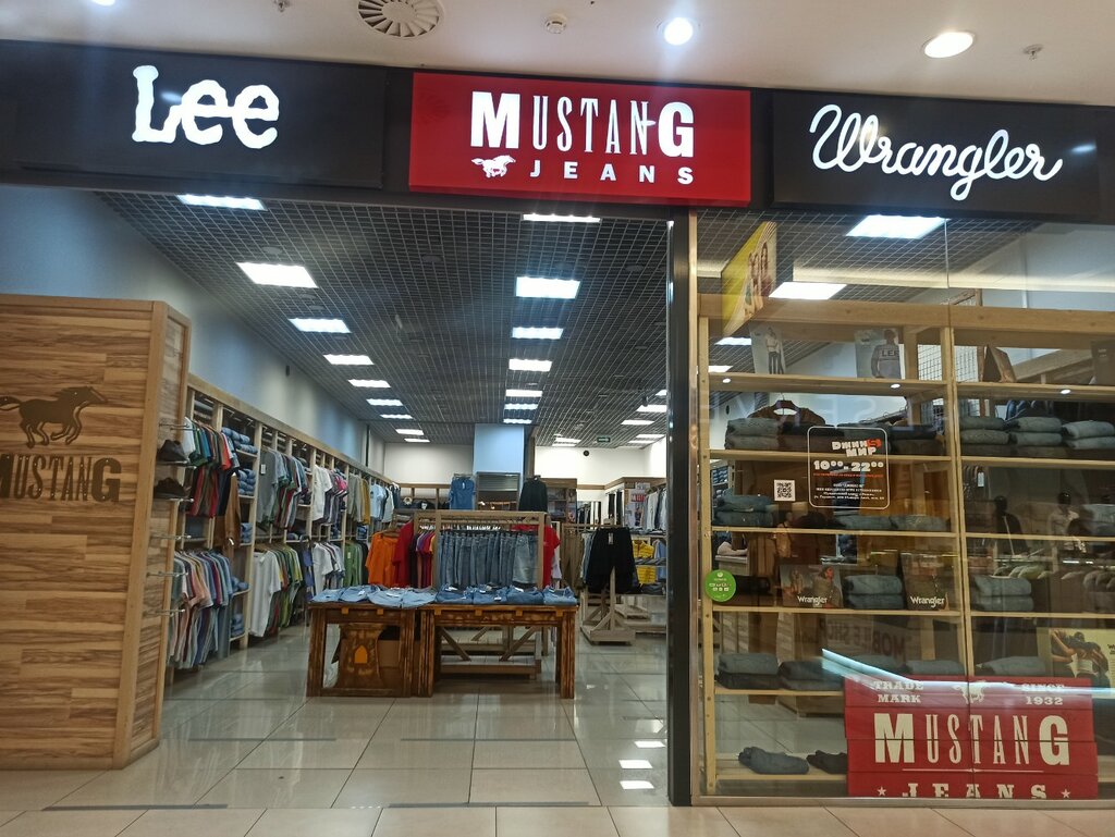 Denim giyim Lee Mustang Wrangler, Riazan, foto