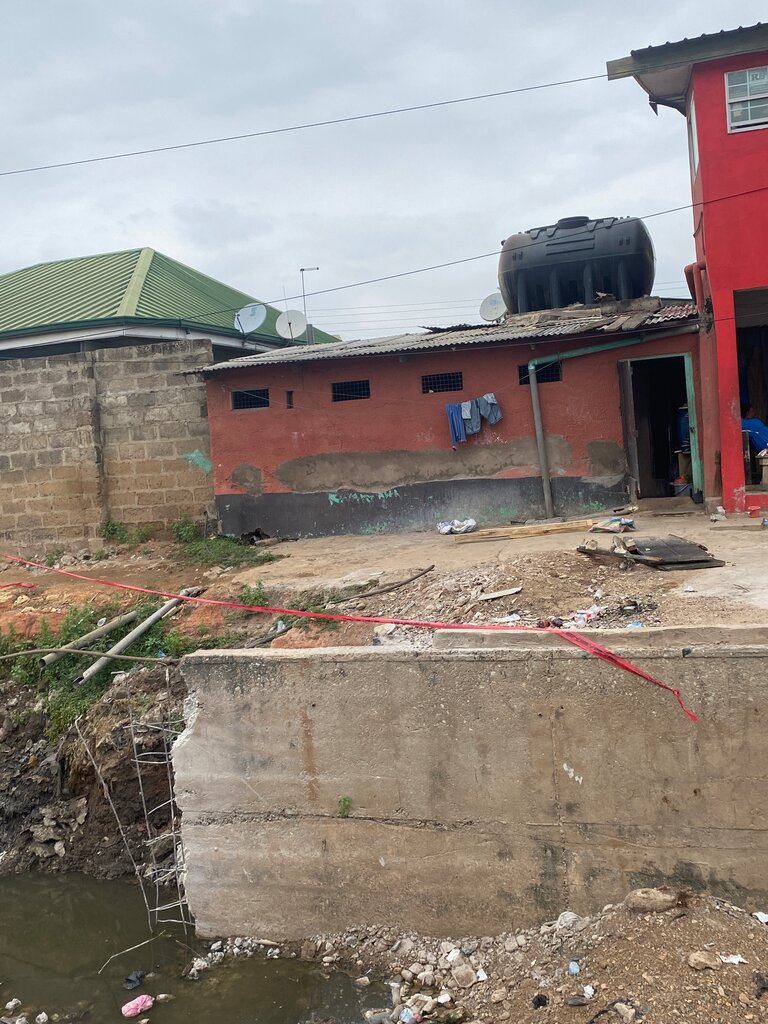 Tuvalet Public Toilet, Akra, foto