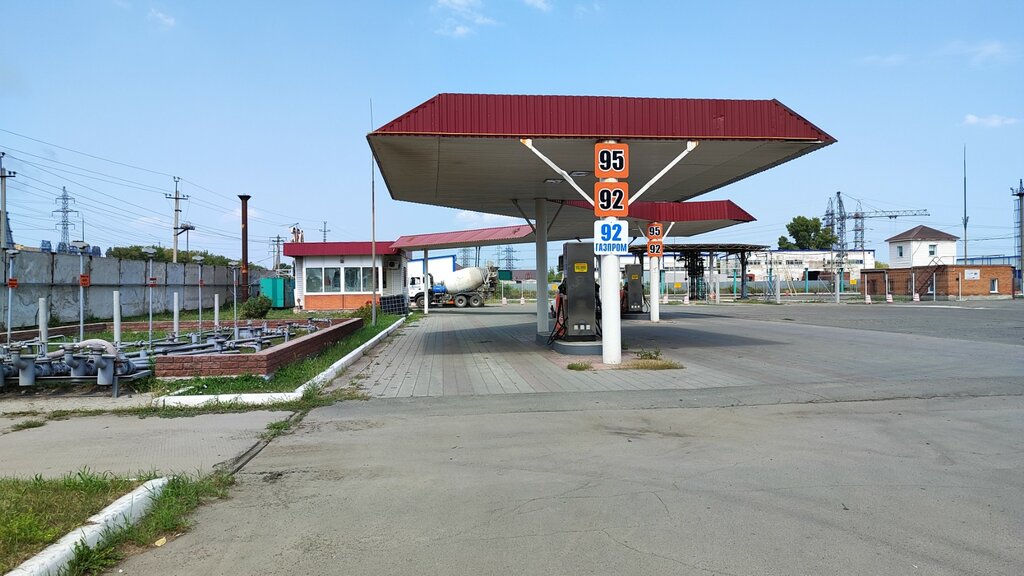 Benzin istasyonu Evolution, Barnaul, foto
