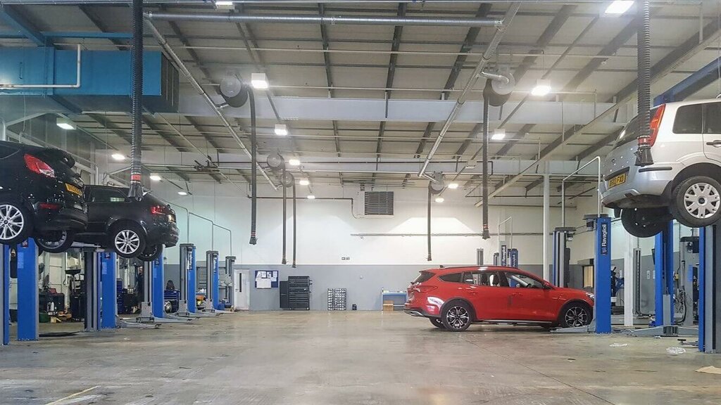 Otomobil satış galerileri Evans Halshaw Ford Chester, İngiltere, foto