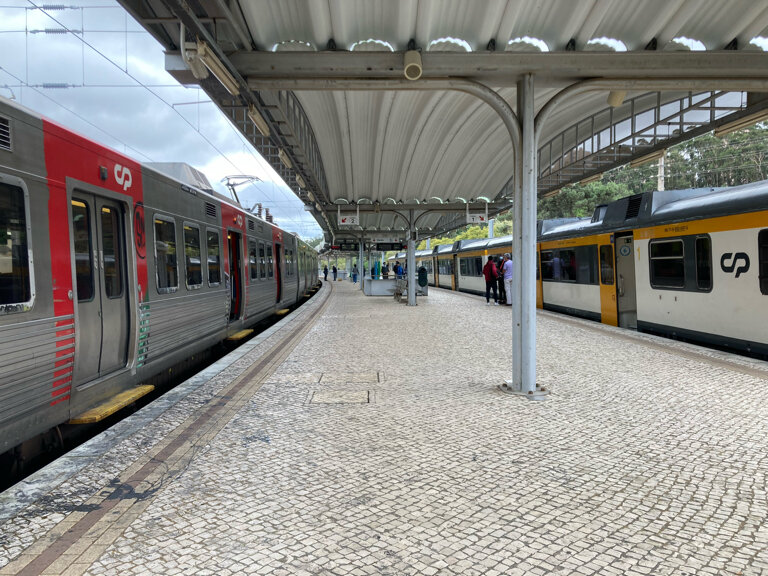 Tren istasyonu Mira Sintra-Meleças, Lizbon İlçesi, foto