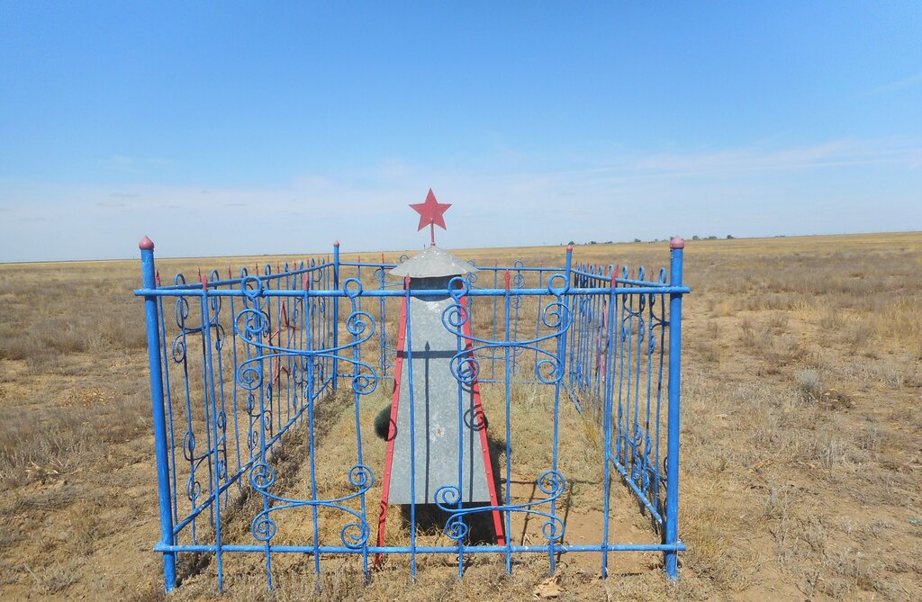 Anıt, heykel Братская могила воинов Советской Армии, погибших 27 октября 1942 года, Volgogradskaya oblastı, foto
