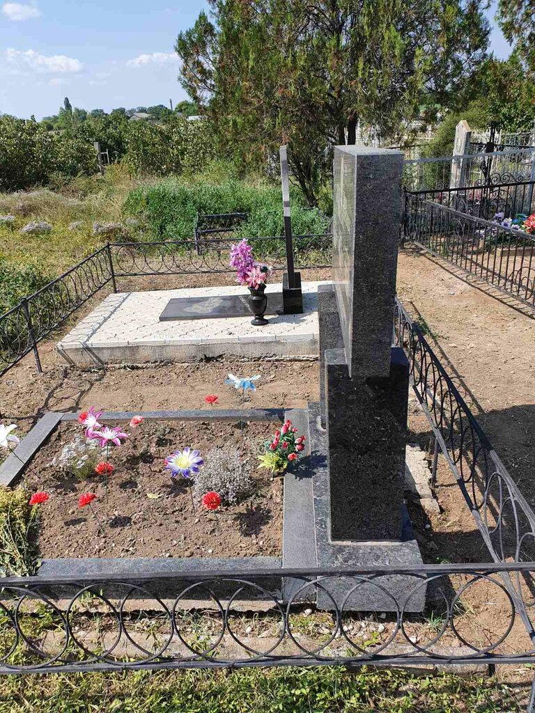 Anıt, heykel Братская могила мирных жителей, Kırım Cumhuriyeti, foto
