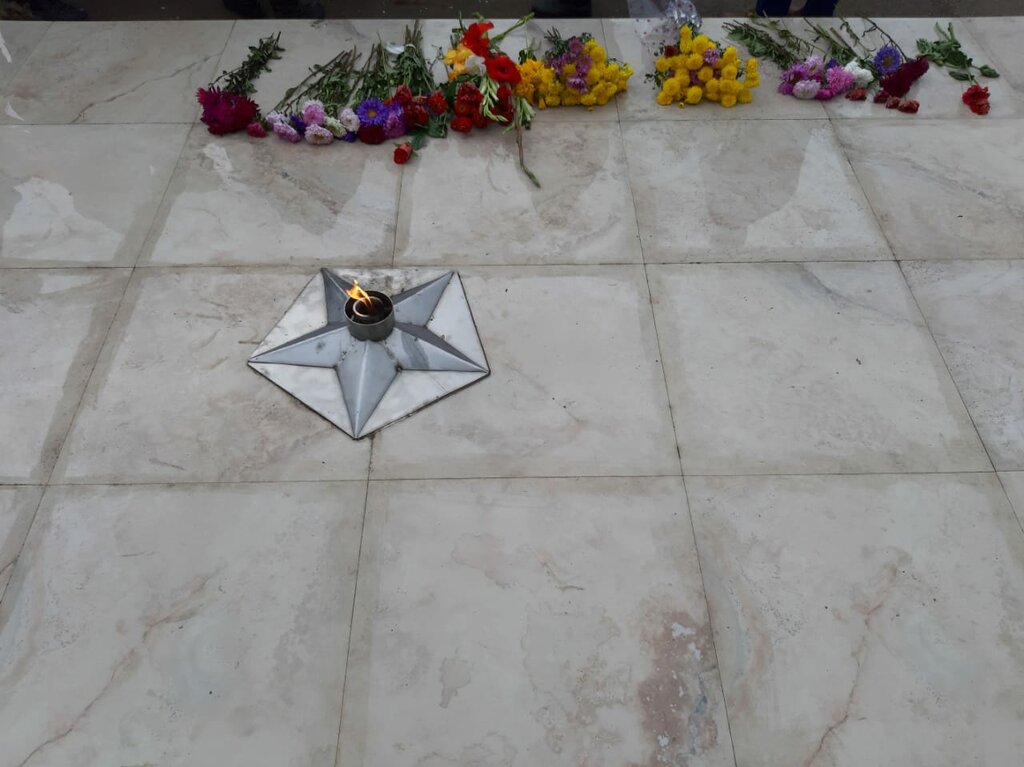 Anıt, heykel Вечный огонь, Kalujskaya oblastı, foto
