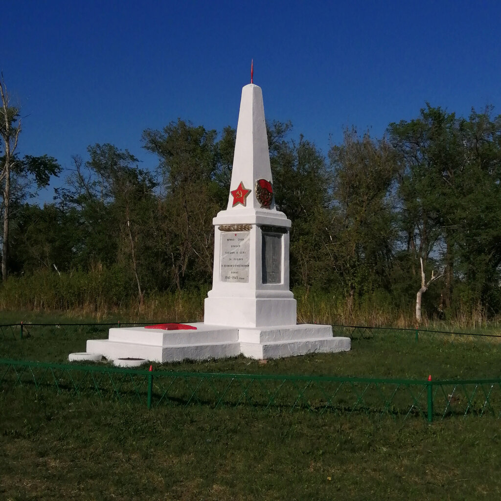 Anıt, heykel Обелиск воинам, погибшим в ВОВ, Omskaya oblastı, foto