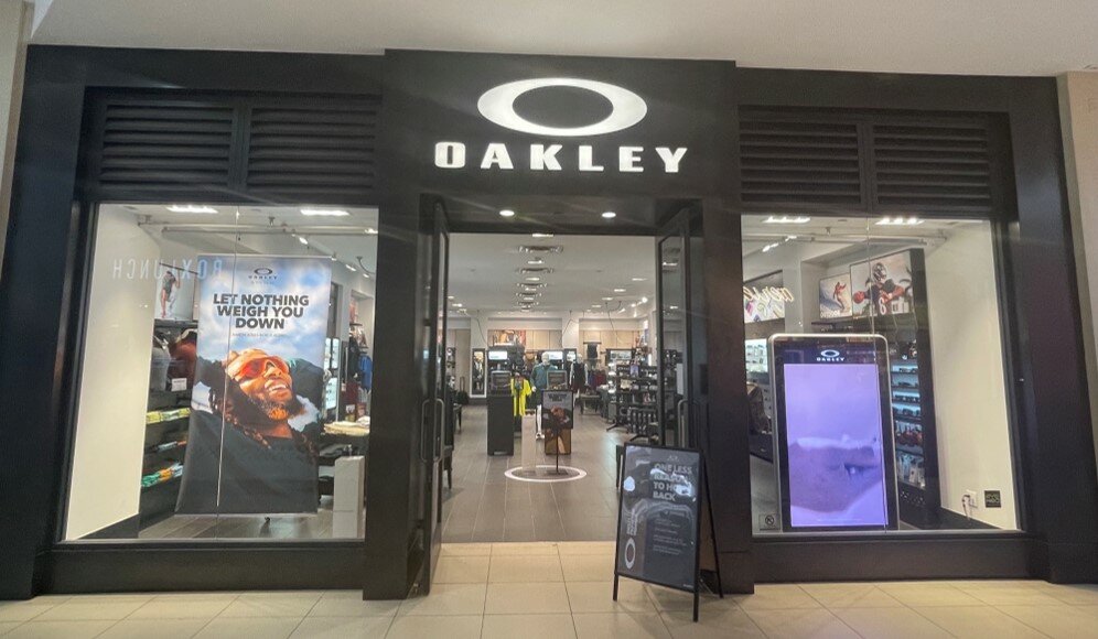 Giyim mağazası Oakley Store, Midland, foto