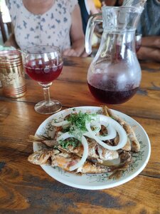 У крепости (Autonomous Republic of Abkhazia, Ochamchirskiy munitsipalitet), kafe  Oçamçıra Bölgesi'nden