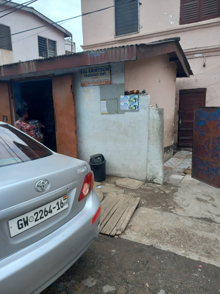 Toptan satış mağazaları Kal emmoson, Akra, foto