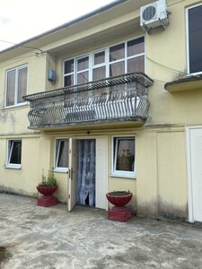 Гостевой дом у Джульетты (улица Леонтия Лабахуа No:4), otel  Oçamçıra'ndan