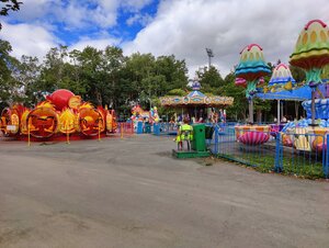 Территория мехаттракционов (Sakhalin Region, Yuzhno-Sakhalinsk, Gorodskoy park kultury i otdykha imeni Yu.A. Gagarina), lunapark  Sakhalinsk'ten