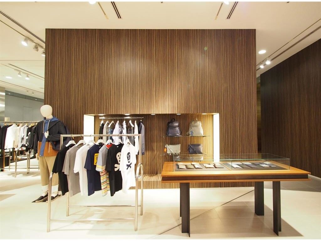 Giyim mağazası Loewe エストネーション六本木ヒルズ店, Tokyo, foto