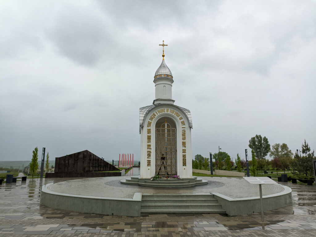 Şapel, haç anıtı Часовня в честь Воскресения Христова, Rostovskaya oblastı, foto