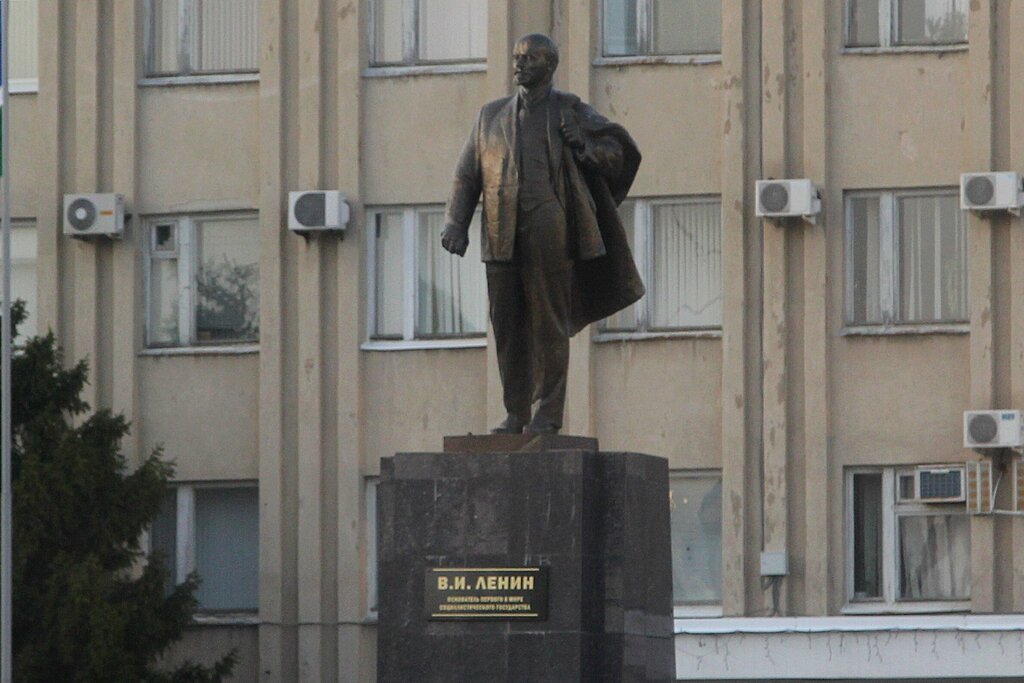 Anıt, heykel В.И. Ленин, Rossoş, foto