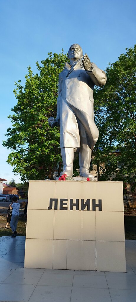 Anıt, heykel В.И. Ленин, Ustugna, foto