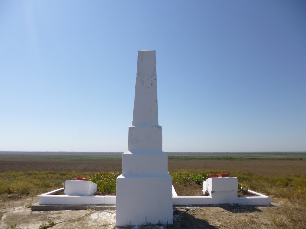 Anıt, heykel Воинам Советской Армии, павшим за освобождение Крыма, Kırım Cumhuriyeti, foto