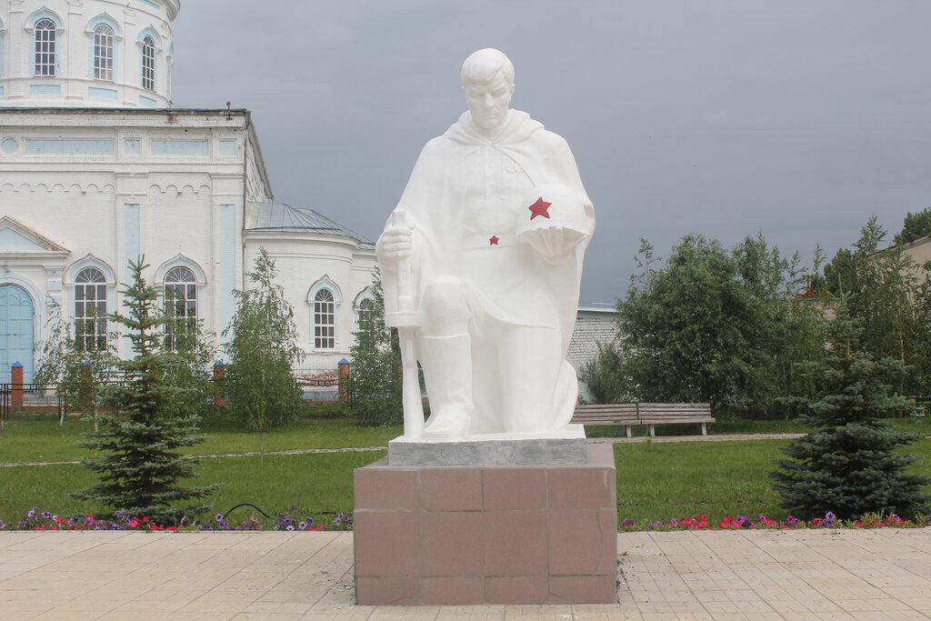 Anıt, heykel Памятник солдату, преклонившему колено, Samarskaya oblastı, foto