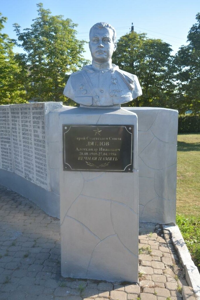Anıt, heykel Бюст Дятлова А.И., Belgorodskaya oblastı, foto