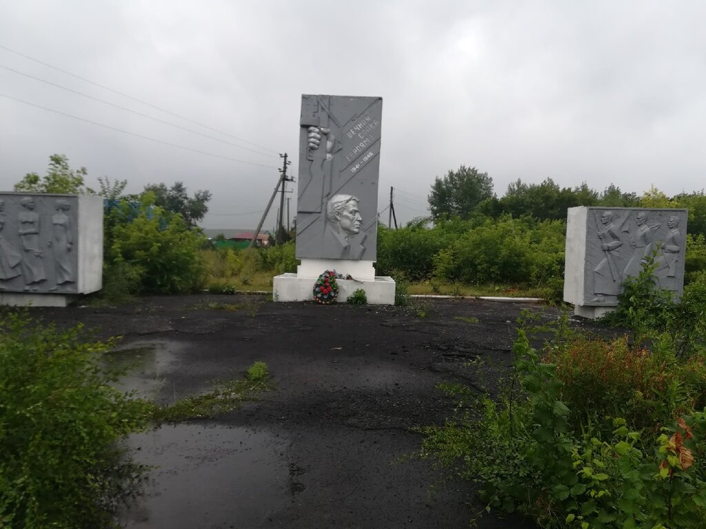 Anıt, heykel Мемориал воинам- односельчанам, погибшим в годы Великой Отечественной войны, Çeliabinskaya oblastı, foto