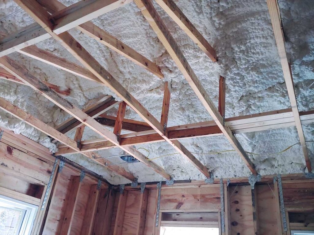 Yalıtım malzemeleri On the Mark Spray Foam, Florida Eyaleti, foto
