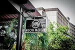 Neon Moon (United States, Ocean Springs, 702 Bellande Ave), müzik kulüpleri  Missisippi Eyaleti'nden