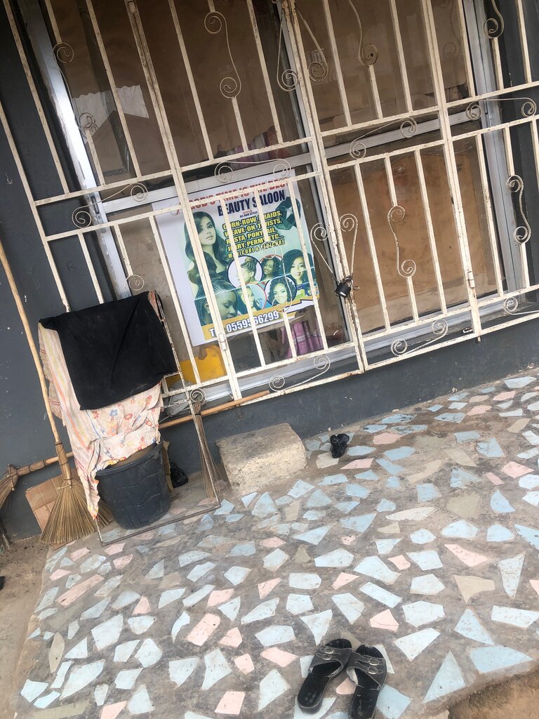 Kuaförler God s time is the best, Dünya, foto